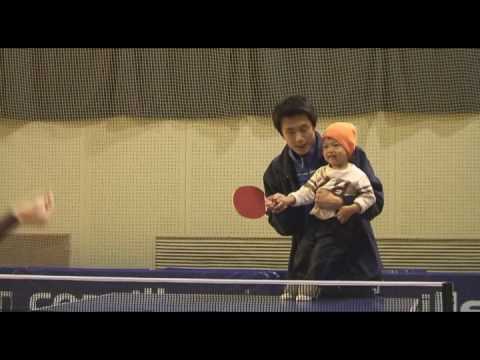 Table Tennis Joo Se Hyuk plays with his son - Ping Pong et Tennis de Table